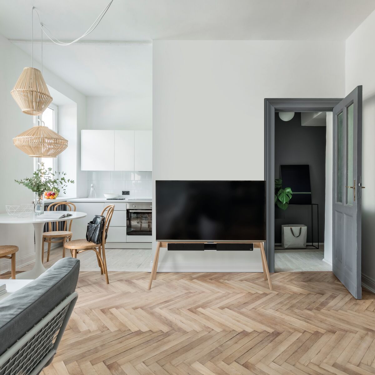NEXT OP2 TV Floor Stand | Vogel's